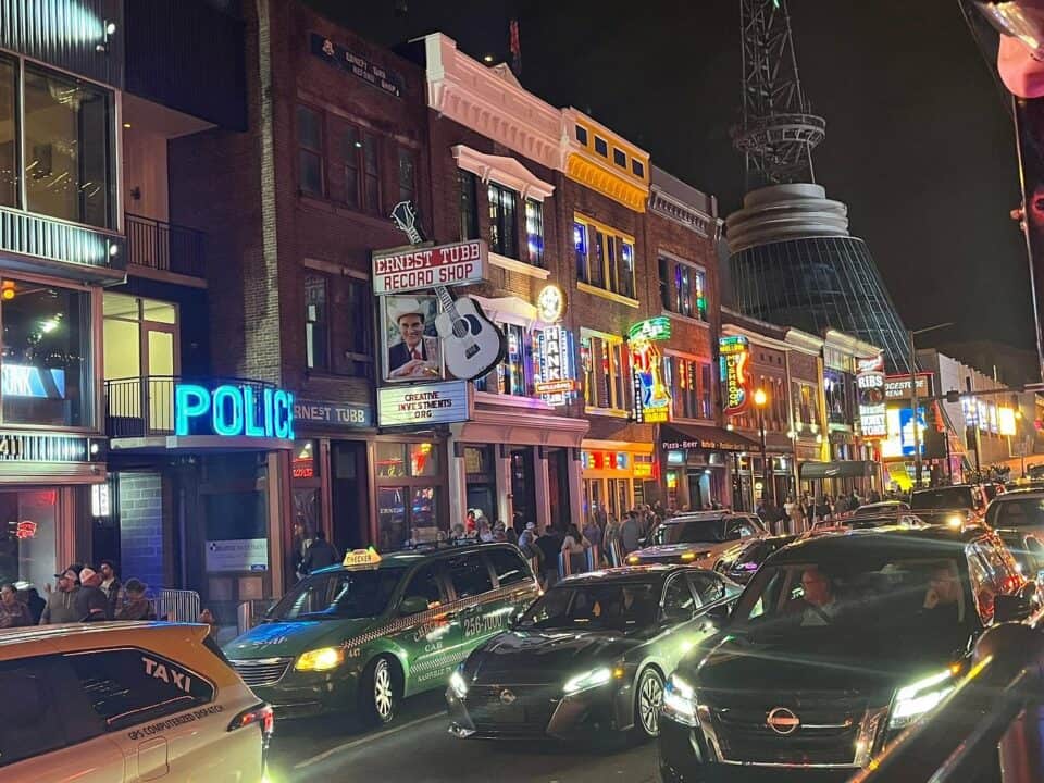 Nashville Night Tour - Gray Line Tennessee
